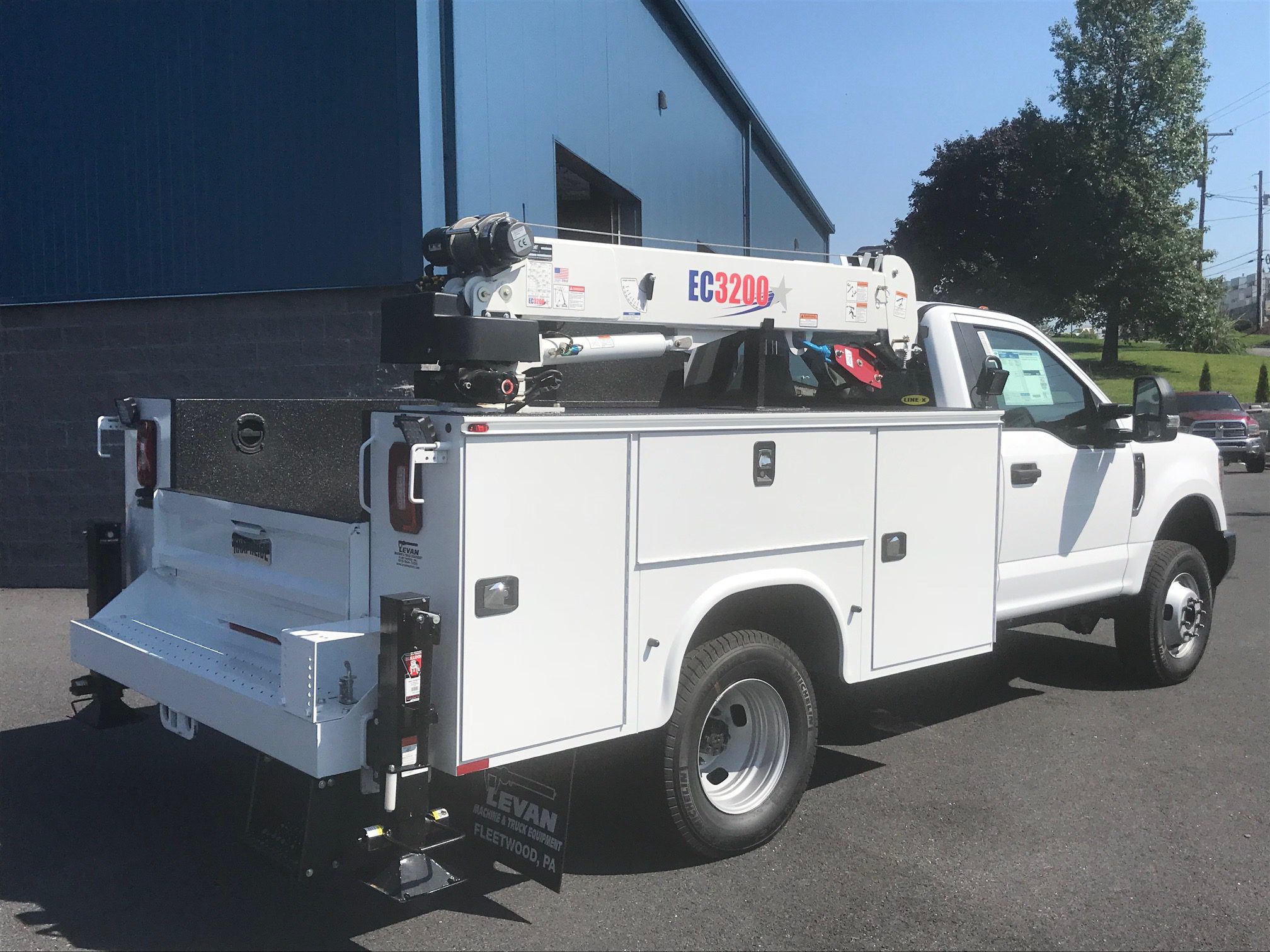 The Advantages of Custom Utility Truck Beds | Levan Machine and Truck ...
